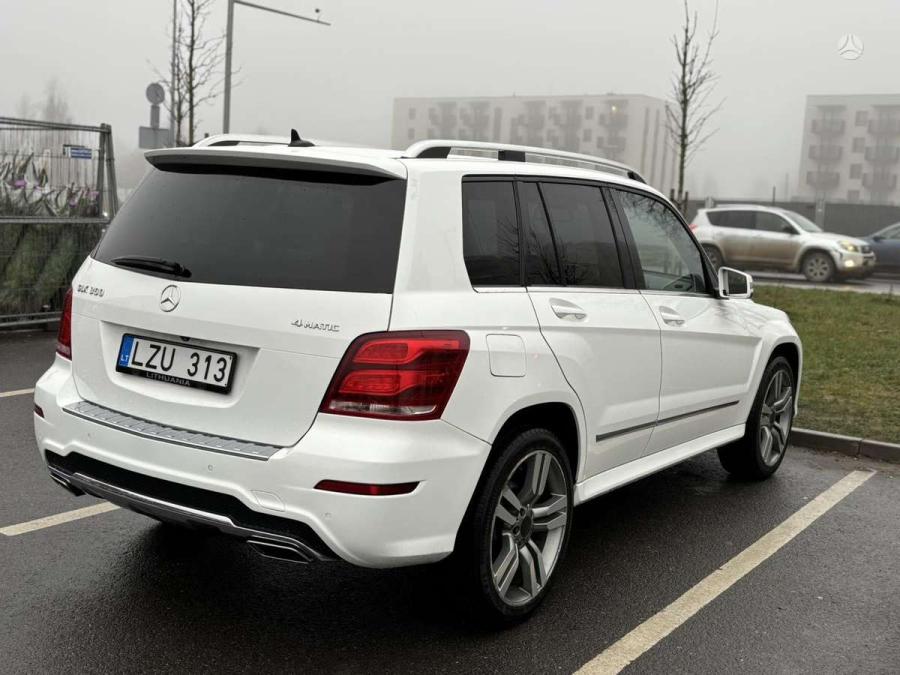 White Mercedes-Benz GLK 350 2013 in Vilnius, with an engine capacity of 3.50 L and mileage of 159 thousand km for 14000 €, photo 3 on AUTOMOTO.COM.LV
