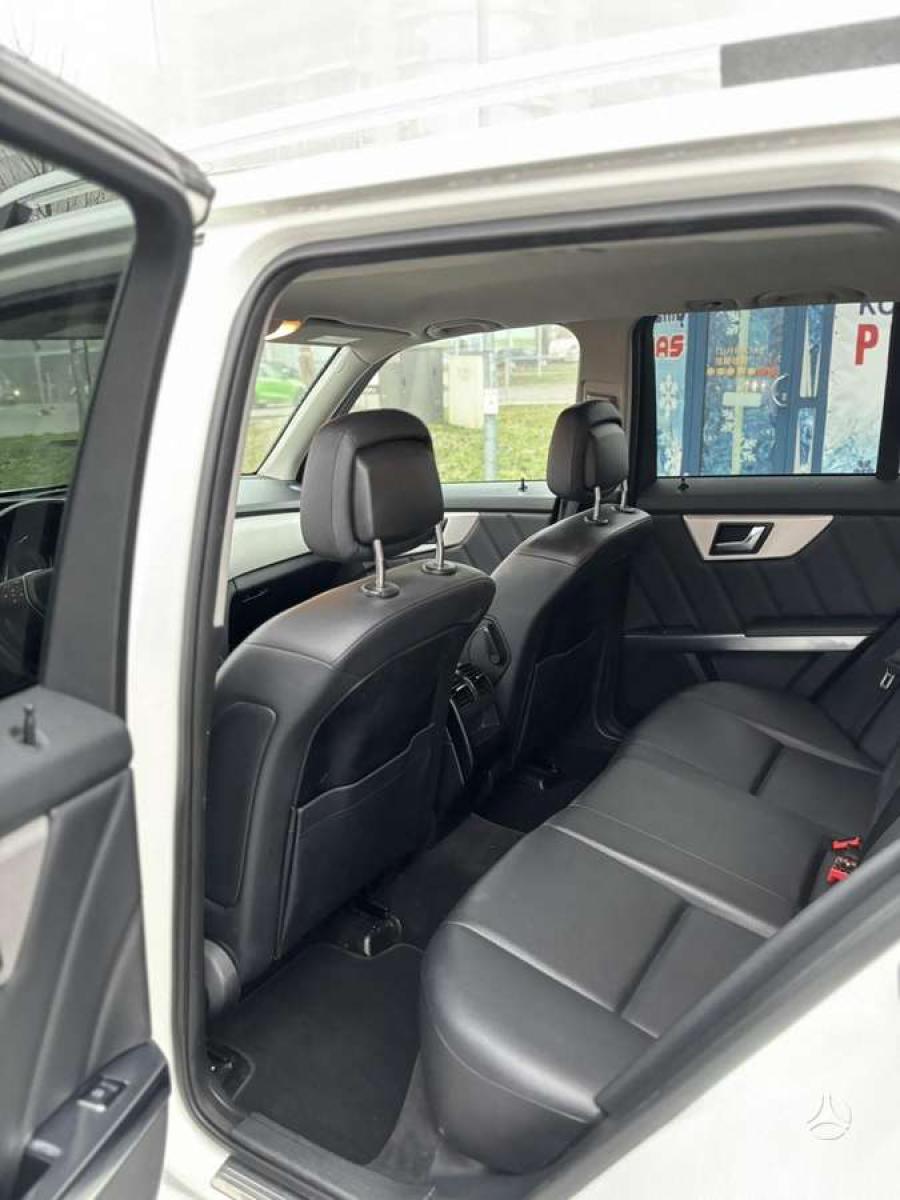 White Mercedes-Benz GLK 350 2013 in Vilnius, with an engine capacity of 3.50 L and mileage of 159 thousand km for 14000 €, photo 8 on AUTOMOTO.COM.LV