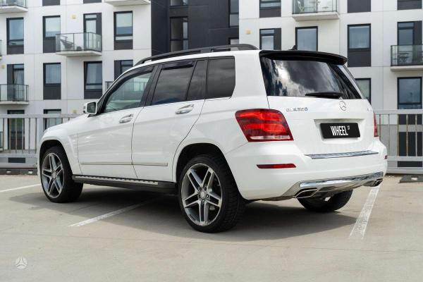 White Mercedes-Benz GLK 350 2015 in Vilnius, with an engine capacity of 3.50 L and mileage of 163 thousand km for 11900 €, photo 3 on AUTOMOTO.COM.LV
