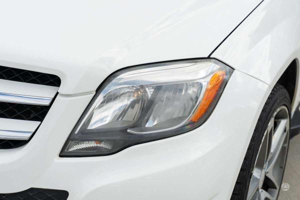 White Mercedes-Benz GLK 350 2015 in Vilnius, with an engine capacity of 3.50 L and mileage of 163 thousand km for 11900 €, photo 9 on AUTOMOTO.COM.LV