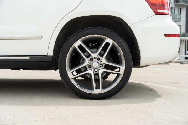 White Mercedes-Benz GLK 350 2015 in Vilnius, with an engine capacity of 3.50 L and mileage of 163 thousand km for 11900 €, photo 10 on AUTOMOTO.COM.LV