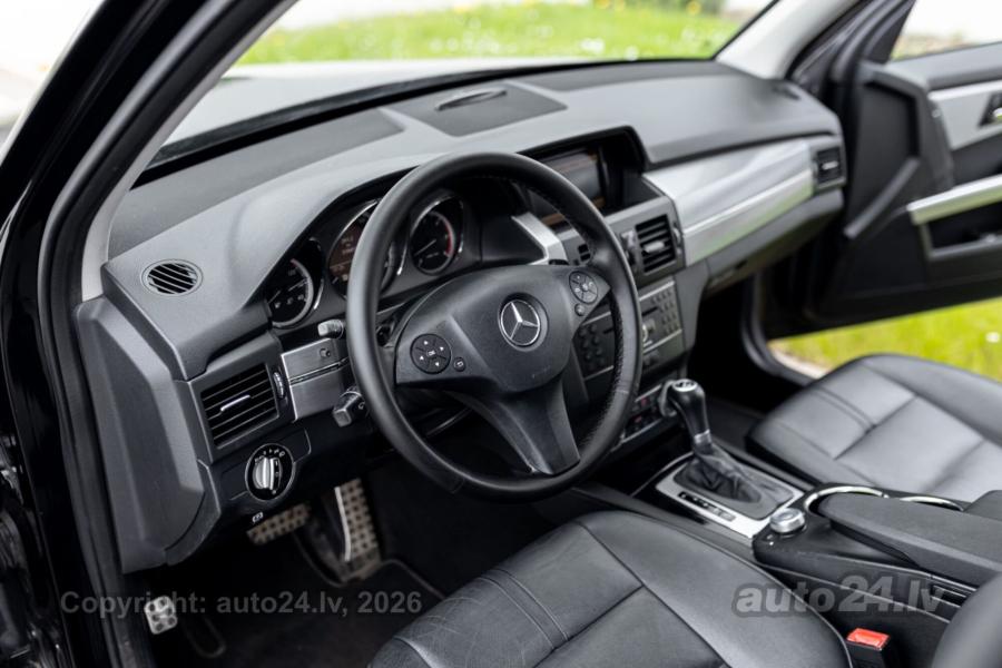 Melns Mercedes-Benz GLK-Class 2010 Tallina, ar dzinēja tilpumu 3.00 L un nobraukumu 318 tūkst. km par 8999 €, foto 14 vietnē AUTOMOTO.COM.LV