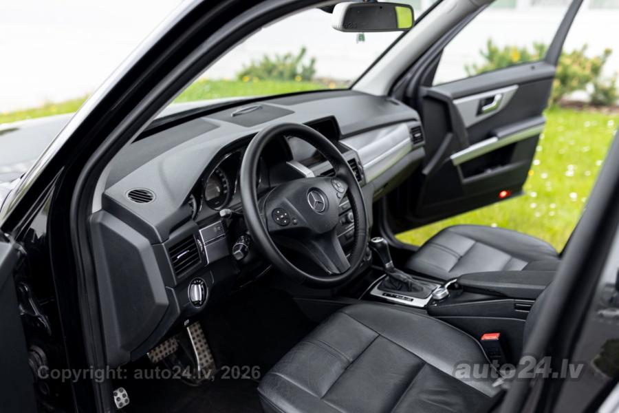 Melns Mercedes-Benz GLK-Class 2010 Tallina, ar dzinēja tilpumu 3.00 L un nobraukumu 318 tūkst. km par 8999 €, foto 15 vietnē AUTOMOTO.COM.LV