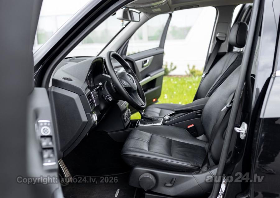 Melns Mercedes-Benz GLK-Class 2010 Tallina, ar dzinēja tilpumu 3.00 L un nobraukumu 318 tūkst. km par 8999 €, foto 16 vietnē AUTOMOTO.COM.LV
