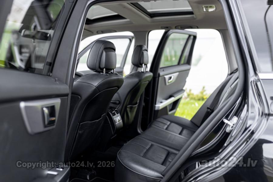 Melns Mercedes-Benz GLK-Class 2010 Tallina, ar dzinēja tilpumu 3.00 L un nobraukumu 318 tūkst. km par 8999 €, foto 17 vietnē AUTOMOTO.COM.LV