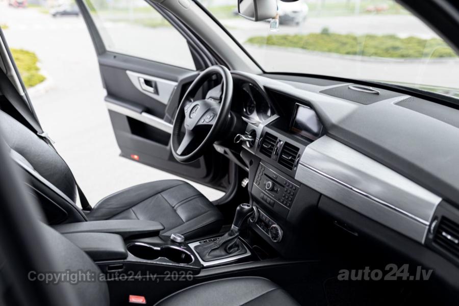 Melns Mercedes-Benz GLK-Class 2010 Tallina, ar dzinēja tilpumu 3.00 L un nobraukumu 318 tūkst. km par 8999 €, foto 18 vietnē AUTOMOTO.COM.LV
