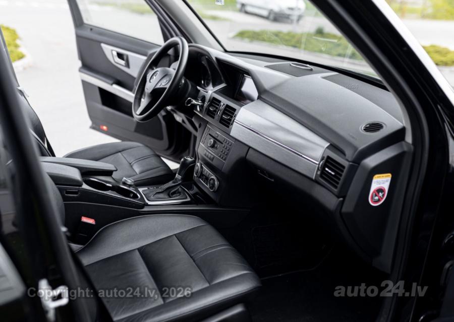 Melns Mercedes-Benz GLK-Class 2010 Tallina, ar dzinēja tilpumu 3.00 L un nobraukumu 318 tūkst. km par 8999 €, foto 20 vietnē AUTOMOTO.COM.LV