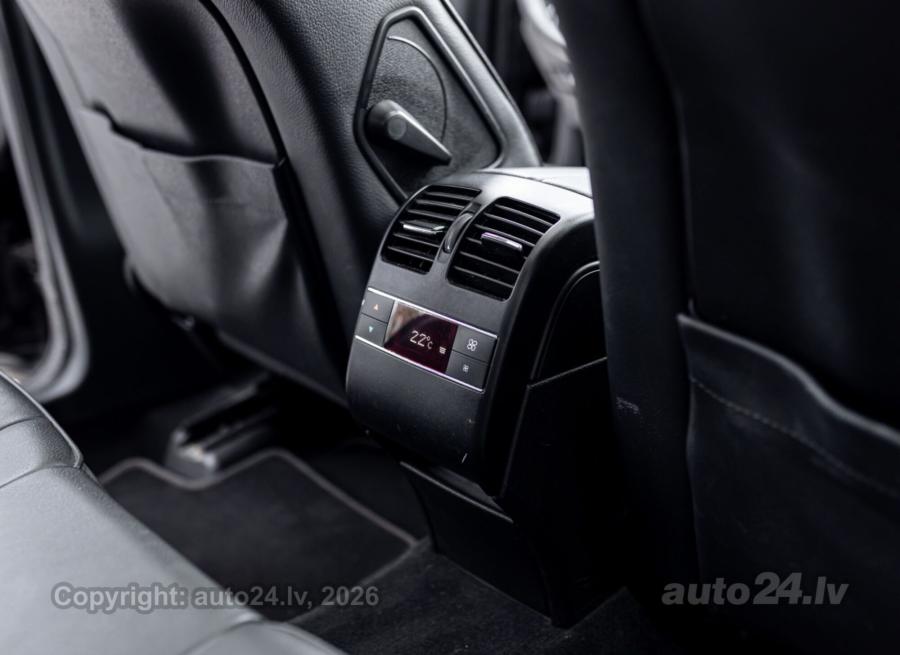 Melns Mercedes-Benz GLK-Class 2010 Tallina, ar dzinēja tilpumu 3.00 L un nobraukumu 318 tūkst. km par 8999 €, foto 22 vietnē AUTOMOTO.COM.LV
