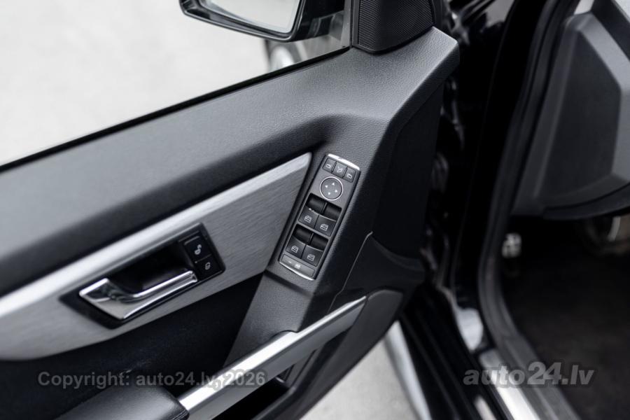 Melns Mercedes-Benz GLK-Class 2010 Tallina, ar dzinēja tilpumu 3.00 L un nobraukumu 318 tūkst. km par 8999 €, foto 24 vietnē AUTOMOTO.COM.LV