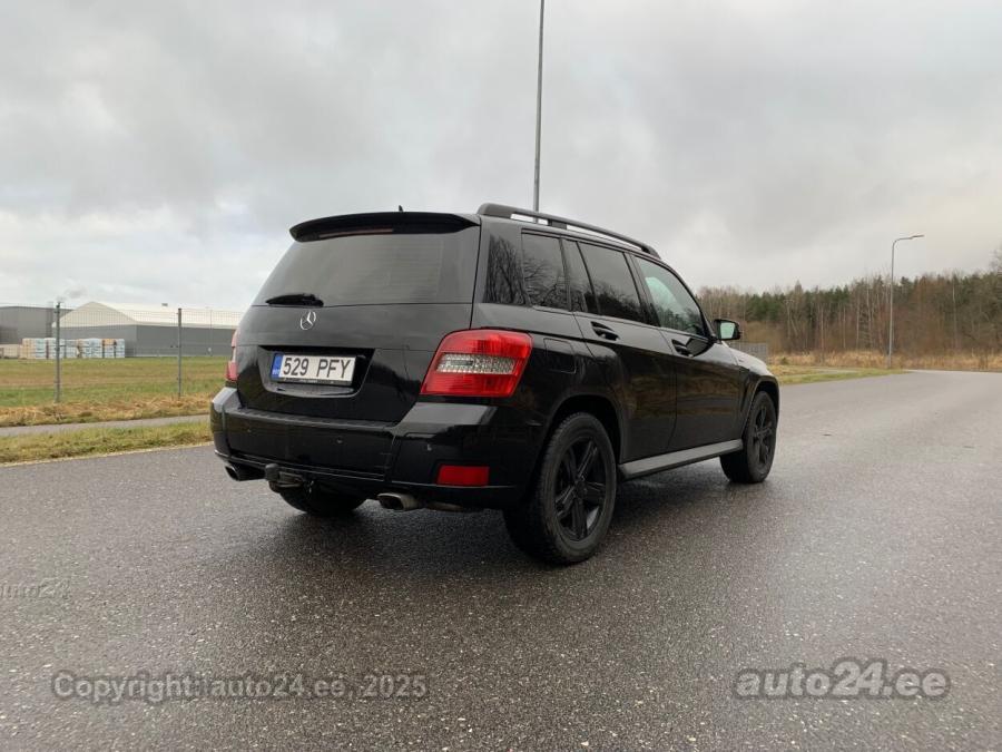 Black Mercedes-Benz GLK-Class 2009 in Parnu, with an engine capacity of 2.10 L and mileage of 209 thousand km for 9600 €, photo 3 on AUTOMOTO.COM.LV