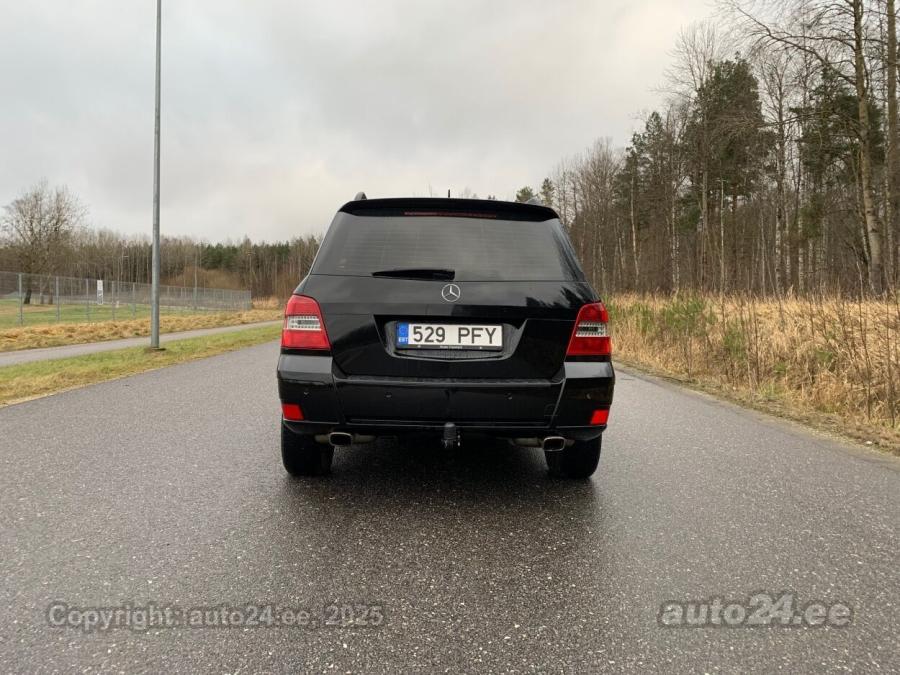 Black Mercedes-Benz GLK-Class 2009 in Parnu, with an engine capacity of 2.10 L and mileage of 209 thousand km for 9600 €, photo 4 on AUTOMOTO.COM.LV