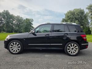 Black Mercedes-Benz GLK-Class 2010 in Paide, with an engine capacity of 3.00 L and mileage of 243 thousand km for 8600 €, photo 4 on AUTOMOTO.COM.LV