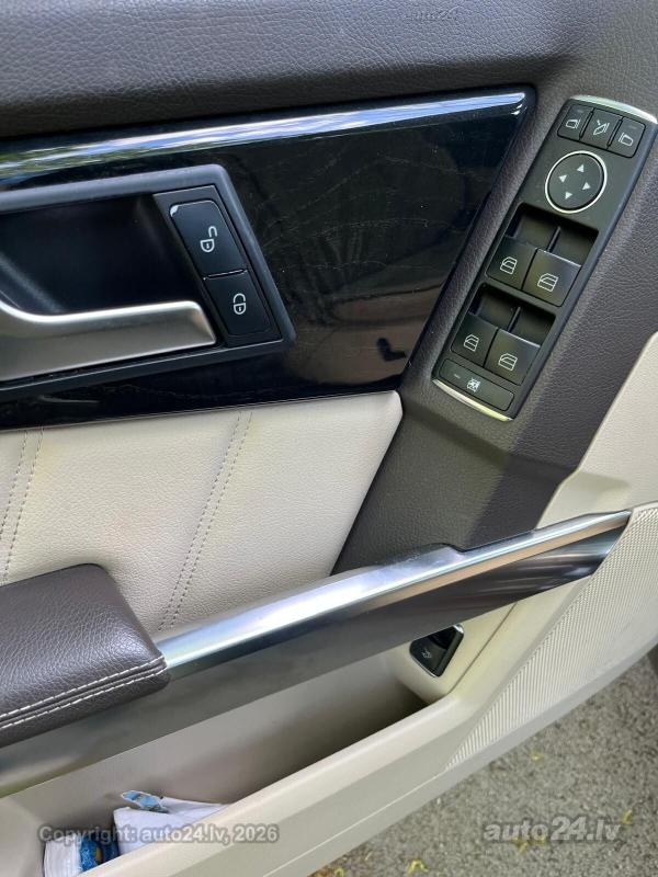Brown Mercedes-Benz GLK-Class 2013 in Tallinn, with an engine capacity of 2.10 L and mileage of 284 thousand km for 11500 €, photo 6 on AUTOMOTO.COM.LV