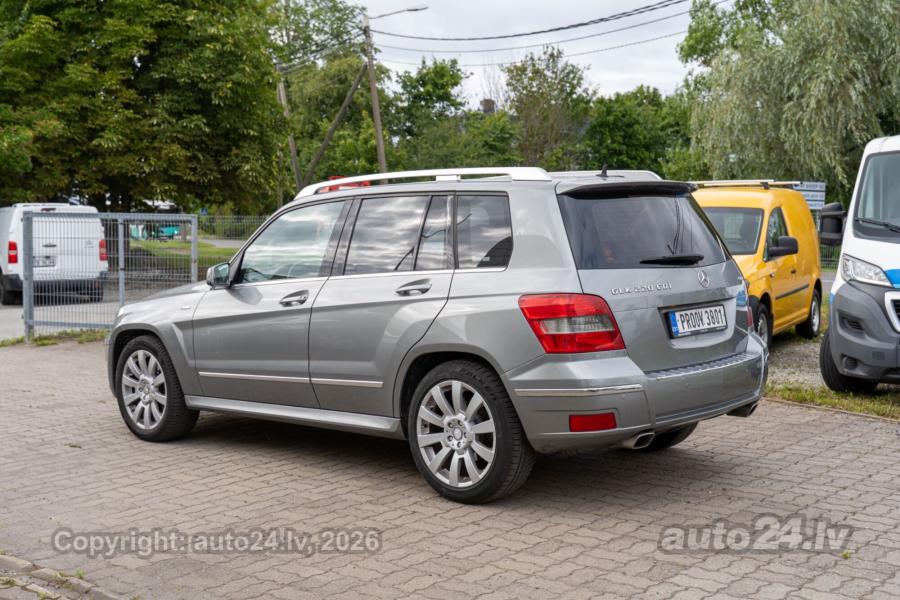 Pelēks Mercedes-Benz GLK-Class 2012 Tallina, ar dzinēja tilpumu 2.20 L un nobraukumu 283 tūkst. km par 9900 €, foto 8 vietnē AUTOMOTO.COM.LV