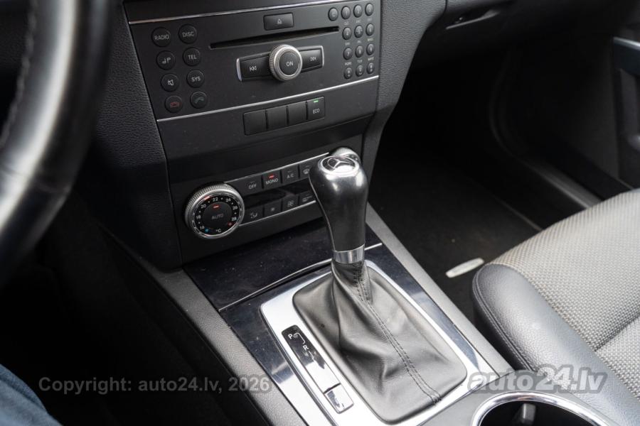 Grey Mercedes-Benz GLK-Class 2012 in Tallinn, with an engine capacity of 2.20 L and mileage of 283 thousand km for 9900 €, photo 23 on AUTOMOTO.COM.LV