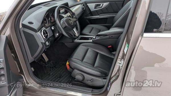 Grey Mercedes-Benz GLK-Class 2013 in Tallinn, with an engine capacity of 2.10 L and mileage of 178 thousand km for 13900 €, photo 9 on AUTOMOTO.COM.LV