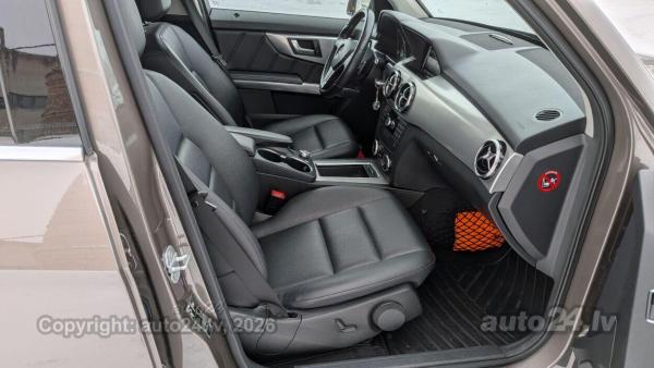 Pelēks Mercedes-Benz GLK-Class 2013 Tallina, ar dzinēja tilpumu 2.10 L un nobraukumu 178 tūkst. km par 13900 €, foto 11 vietnē AUTOMOTO.COM.LV