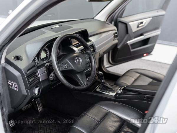 Pelēks Mercedes-Benz GLK-Class 2009 Tallina, ar dzinēja tilpumu 3.00 L un nobraukumu 359 tūkst. km par 7490 €, foto 8 vietnē AUTOMOTO.COM.LV