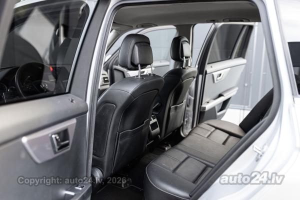 Pelēks Mercedes-Benz GLK-Class 2009 Tallina, ar dzinēja tilpumu 3.00 L un nobraukumu 359 tūkst. km par 7490 €, foto 9 vietnē AUTOMOTO.COM.LV