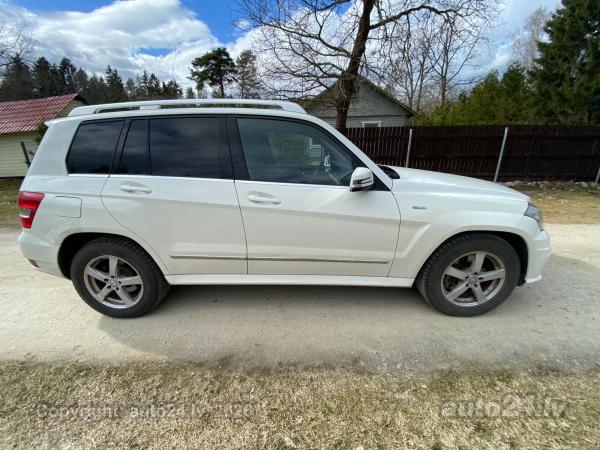 White Mercedes-Benz GLK-Class 2012 in Tallinn, with an engine capacity of 2.10 L and mileage of 300 thousand km for 8288 €, photo 5 on AUTOMOTO.COM.LV