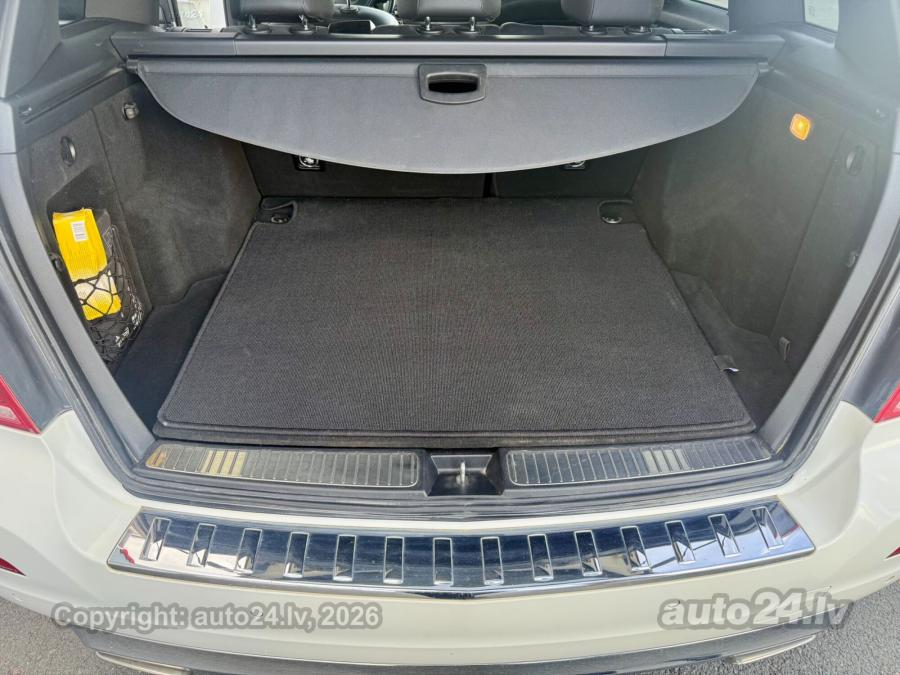 White Mercedes-Benz GLK-Class 2014 in Tallinn, with an engine capacity of 2.10 L and mileage of 299 thousand km for 12000 €, photo 6 on AUTOMOTO.COM.LV