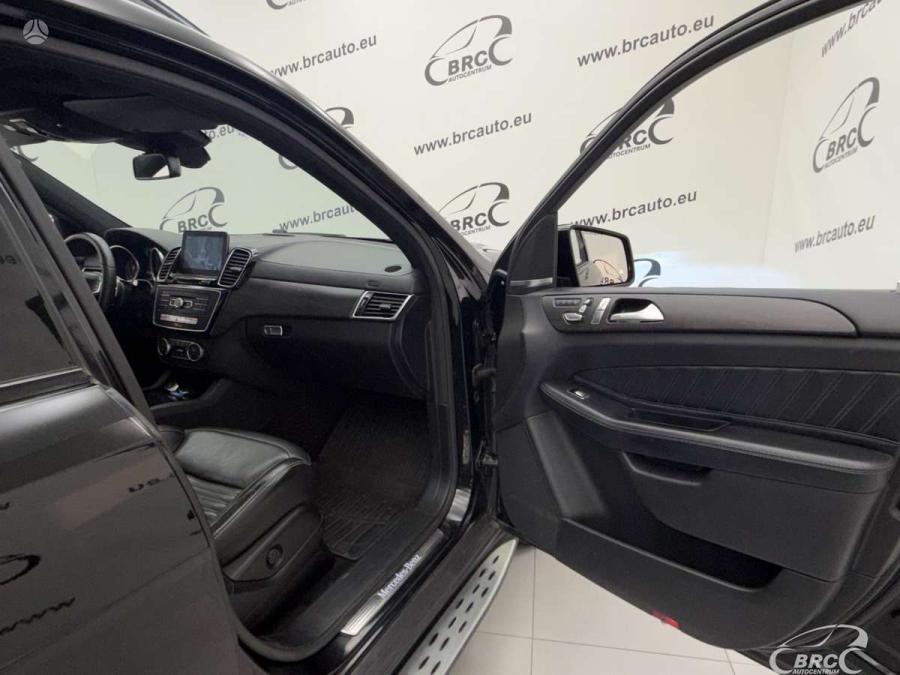 Black Mercedes-Benz GLS 350 2016 in Vilnius, with an engine capacity of 2.99 L and mileage of 334 thousand km for 31200 €, photo 9 on AUTOMOTO.COM.LV