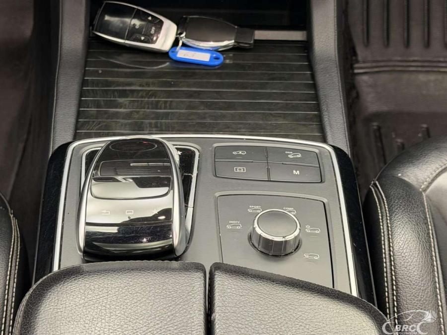 Black Mercedes-Benz GLS 350 2016 in Vilnius, with an engine capacity of 2.99 L and mileage of 334 thousand km for 31200 €, photo 24 on AUTOMOTO.COM.LV