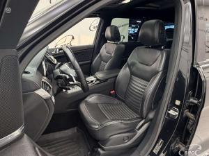Black Mercedes-Benz GLS 350 2016 in Vilnius, with an engine capacity of 2.99 L and mileage of 334 thousand km for 31200 €, photo 29 on AUTOMOTO.COM.LV