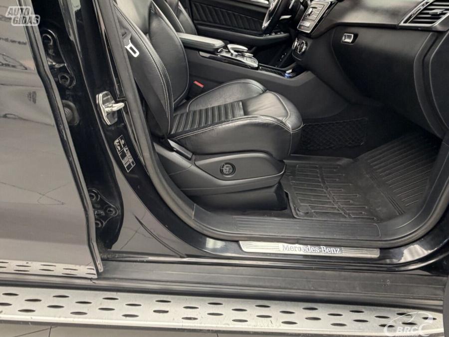 Black Mercedes-Benz GLS 350 2016 in Avizieniai, with an engine capacity of 3.00 L and mileage of 334 thousand km for 31200 €, photo 6 on AUTOMOTO.COM.LV