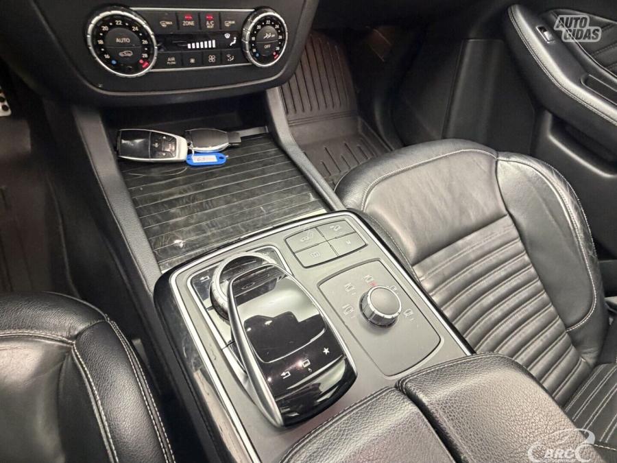 Black Mercedes-Benz GLS 350 2016 in Avizieniai, with an engine capacity of 3.00 L and mileage of 334 thousand km for 31200 €, photo 31 on AUTOMOTO.COM.LV