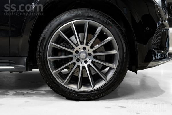 Мерседес ГЛС 350 2016 в Рига на AUTOMOTO.COM.LV Черный Мерседес ГЛС 350 2016 в Рига, объемом двигателя 3.00 л и пробегом 146 тыс. км за 37000 €, фото 8 на AUTOMOTO.COM.LV