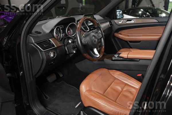 Мерседес ГЛС 350 2016 в Рига на AUTOMOTO.COM.LV Черный Мерседес ГЛС 350 2016 в Рига, объемом двигателя 3.00 л и пробегом 146 тыс. км за 37000 €, фото 10 на AUTOMOTO.COM.LV