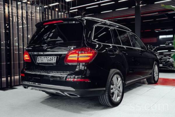 Black Mercedes-Benz GLS 350 2017 in Riga, with an engine capacity of 3.00 L and mileage of 116 thousand km for 39000 €, photo 4 on AUTOMOTO.COM.LV