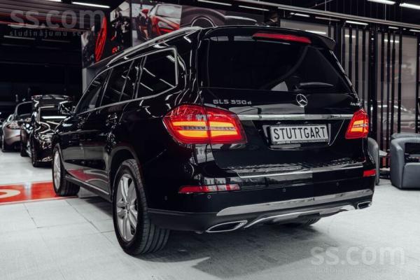 Black Mercedes-Benz GLS 350 2017 in Riga, with an engine capacity of 3.00 L and mileage of 116 thousand km for 39000 €, photo 6 on AUTOMOTO.COM.LV