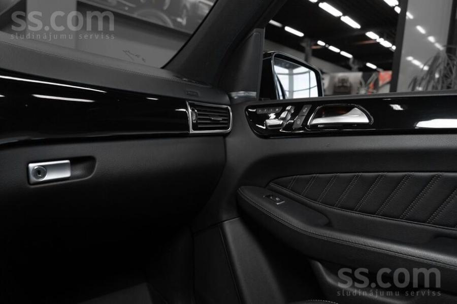 Melns Mercedes-Benz GLS 350 2017 Rīga, ar dzinēja tilpumu 3.00 L un nobraukumu 116 tūkst. km par 39000 €, foto 23 vietnē AUTOMOTO.COM.LV