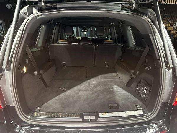 Black Mercedes-Benz GLS 350 2017 in Vilnius, with an engine capacity of 2.99 L and mileage of 132 thousand km for 43500 €, photo 7 on AUTOMOTO.COM.LV