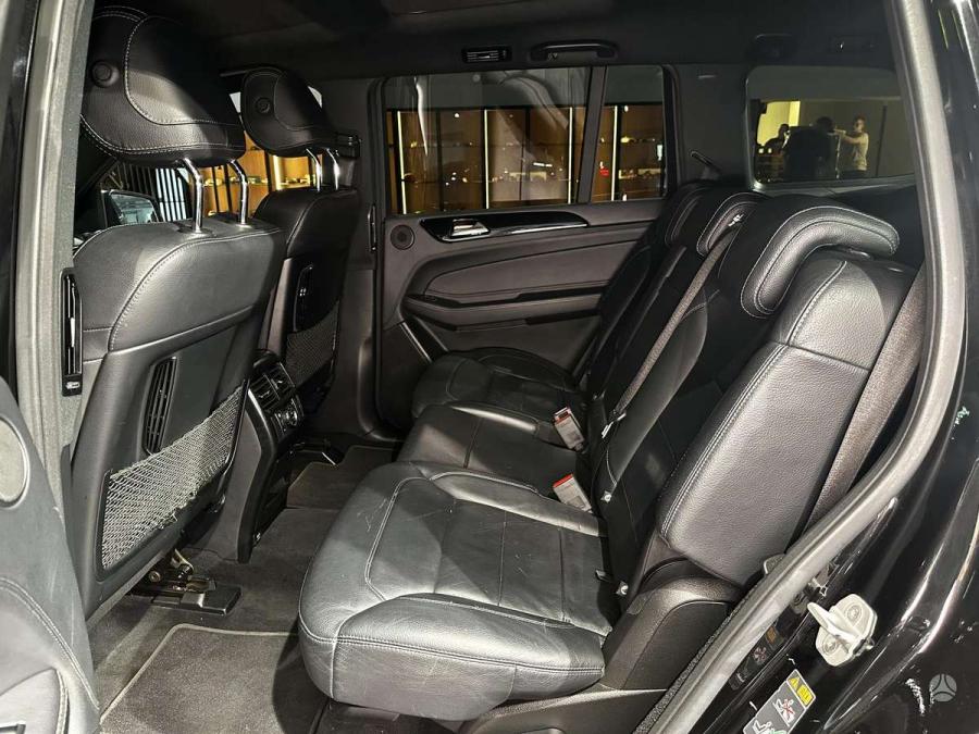 Melns Mercedes-Benz GLS 350 2017 Viļņa, ar dzinēja tilpumu 2.99 L un nobraukumu 132 tūkst. km par 43500 €, foto 16 vietnē AUTOMOTO.COM.LV