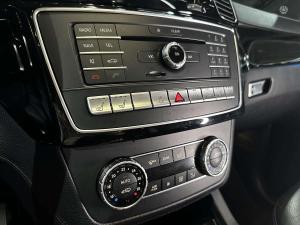 Melns Mercedes-Benz GLS 350 2017 Viļņa, ar dzinēja tilpumu 2.99 L un nobraukumu 132 tūkst. km par 43500 €, foto 28 vietnē AUTOMOTO.COM.LV