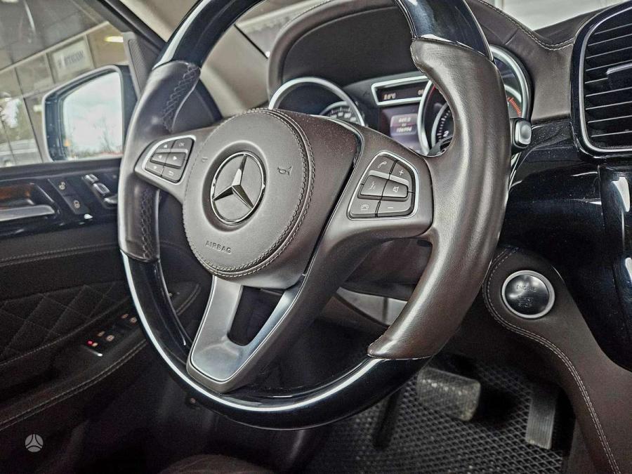 Melns Mercedes-Benz GLS 350 2017 Klaipėda, ar dzinēja tilpumu 2.99 L un nobraukumu 137 tūkst. km par 38000 €, foto 17 vietnē AUTOMOTO.COM.LV