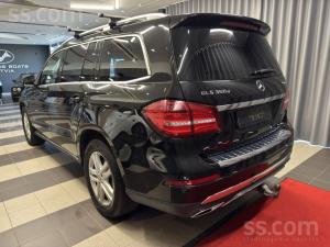 Black Mercedes-Benz GLS 350 2018 in Riga, with an engine capacity of 3.00 L and mileage of 265 thousand km for 30900 €, photo 4 on AUTOMOTO.COM.LV