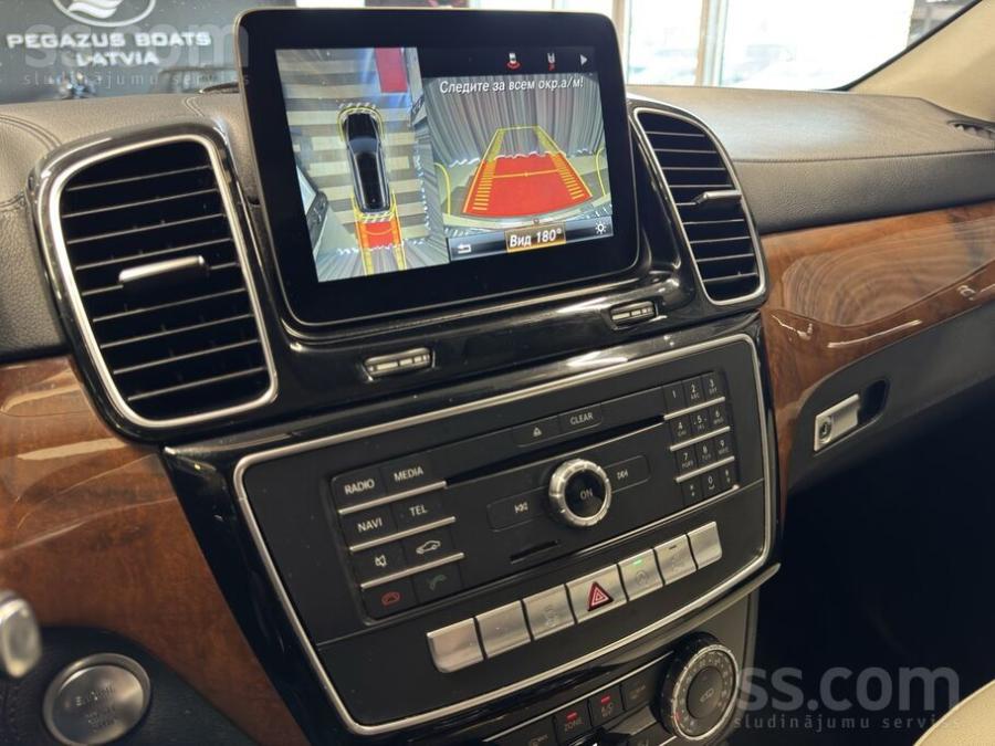 Black Mercedes-Benz GLS 350 2018 in Riga, with an engine capacity of 3.00 L and mileage of 265 thousand km for 30900 €, photo 7 on AUTOMOTO.COM.LV
