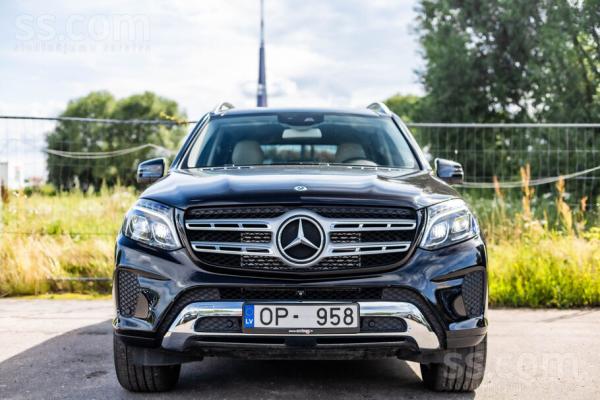 Black Mercedes-Benz GLS 350 2018 in Riga, with an engine capacity of 3.00 L and mileage of 280 thousand km for 28490 €, photo 3 on AUTOMOTO.COM.LV