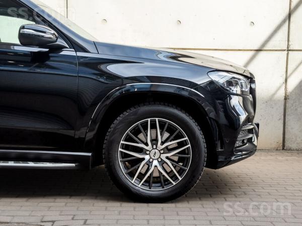 Black Mercedes-Benz GLS 350 2021 in Riga, with an engine capacity of 3.00 L and mileage of 69 thousand km for 41000 €, photo 6 on AUTOMOTO.COM.LV
