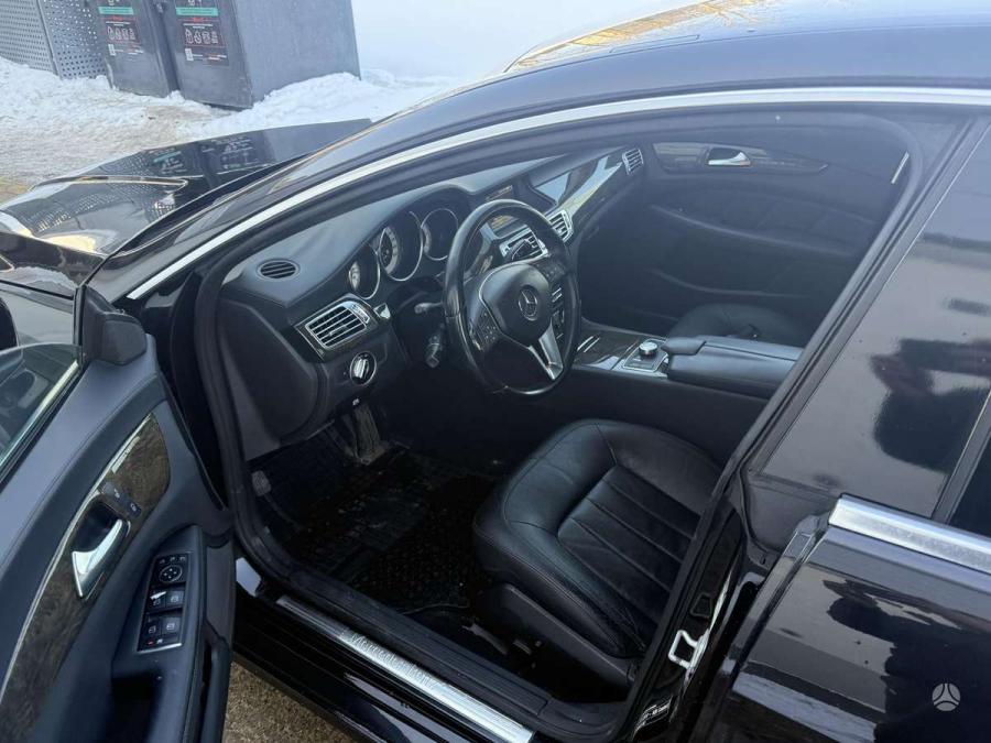 Black Mercedes-Benz GLS 350 2012 in Vilnius, with an engine capacity of 3.50 L and mileage of 280 thousand km for 11500 €, photo 12 on AUTOMOTO.COM.LV