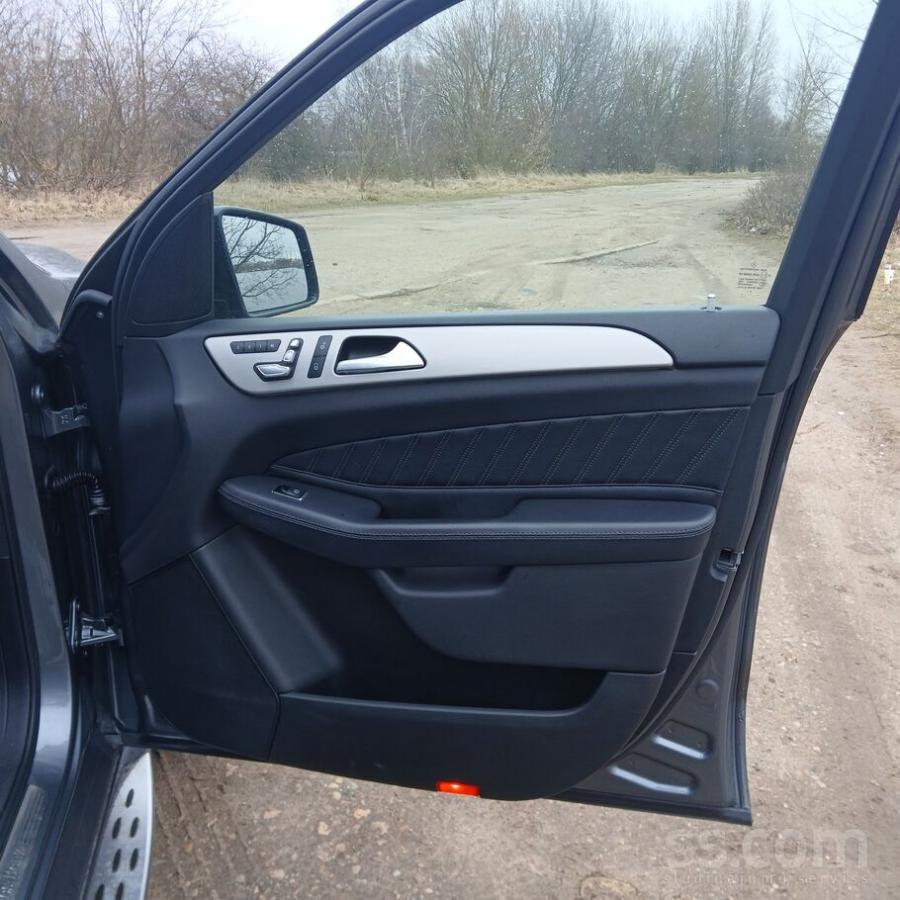 Pelēks Mercedes-Benz GLS 350 2017 Rīga, ar dzinēja tilpumu 3.00 L un nobraukumu 246 tūkst. km par 34600 €, foto 18 vietnē AUTOMOTO.COM.LV