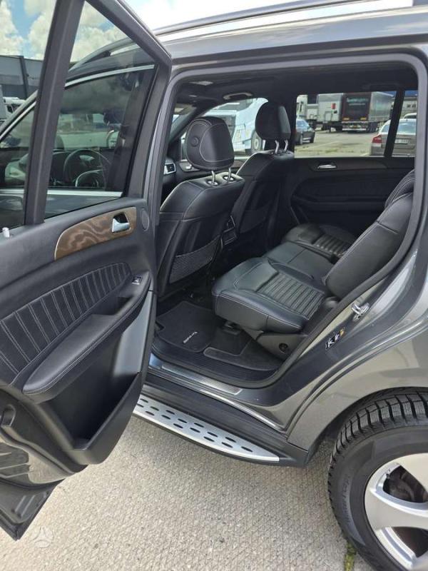 Grey Mercedes-Benz GLS 350 2018 in Klaipeda, with an engine capacity of 2.99 L and mileage of 259 thousand km for 29500 €, photo 6 on AUTOMOTO.COM.LV