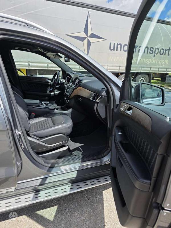 Grey Mercedes-Benz GLS 350 2018 in Klaipeda, with an engine capacity of 2.99 L and mileage of 259 thousand km for 29500 €, photo 8 on AUTOMOTO.COM.LV