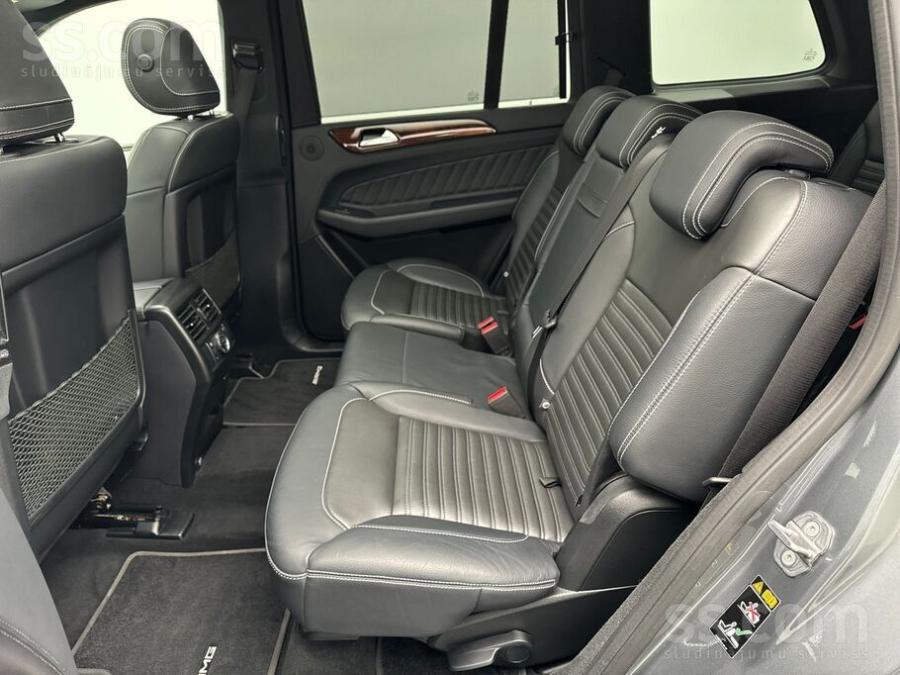 Grey Mercedes-Benz GLS 350 2019 in Riga, with an engine capacity of 3.00 L and mileage of 162 thousand km for 39950 €, photo 5 on AUTOMOTO.COM.LV