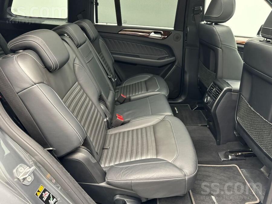 Grey Mercedes-Benz GLS 350 2019 in Riga, with an engine capacity of 3.00 L and mileage of 162 thousand km for 39950 €, photo 6 on AUTOMOTO.COM.LV
