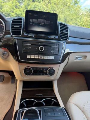 Sarkans Mercedes-Benz GLS 350 2016 Viļņa, ar dzinēja tilpumu 2.99 L un nobraukumu 240 tūkst. km par 34500 €, foto 19 vietnē AUTOMOTO.COM.LV